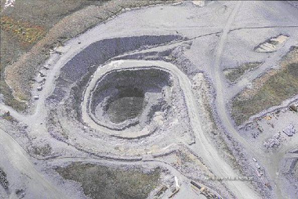 Beneath the Surface: Get Down - Canada's First Diamond Miner Moves ...