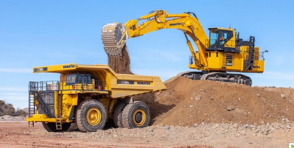 EXCAVATOR: Komatsu PC2000-11 speed loading of trucks up to 200 tonnes ...